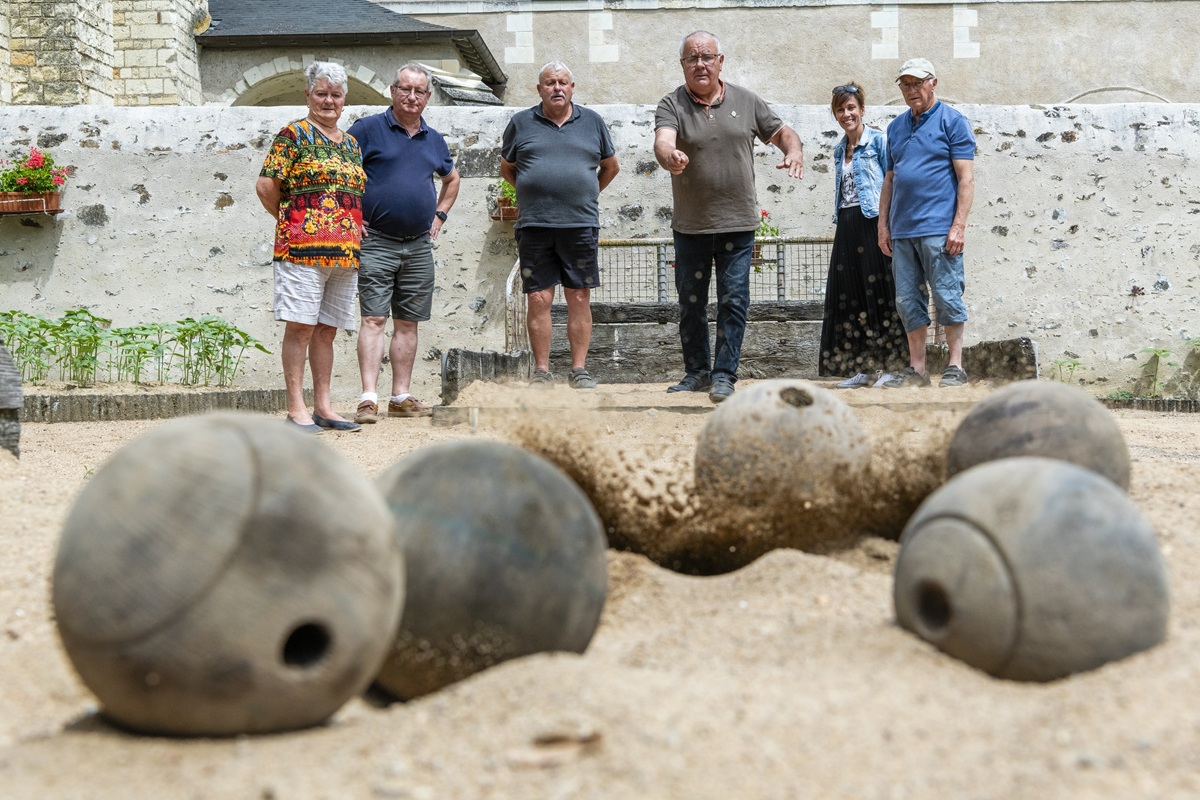 La boule de sable : un jeu traditionnel des bords de Loire entre Angers ...